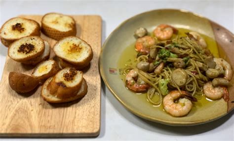 감바스 스파게티 음식 여행 퀘이사존