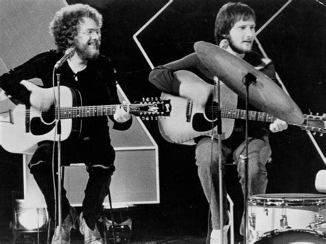 ‘stuck In The Middle With You Singer Joe Egan Dead At 77