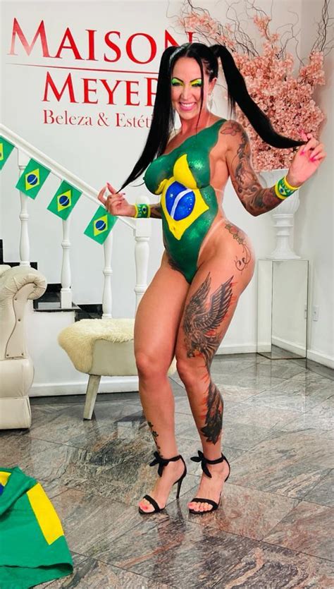 Elisa Sanches Fica Nua Após Vitória Do Brasil Veja Fotos