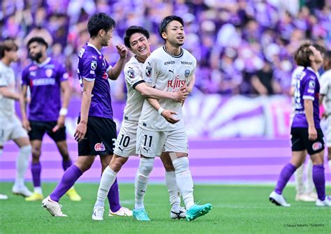 城とサッカーの編集者兼記者兼カメラマン（双葉社／サッカー批評） On Twitter 川崎フロンターレ の試合後の幸せな空間（前編） 1