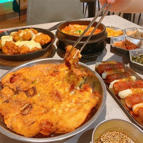 台中8間平價韓式料理推薦！「莫果」文青風飯捲專賣店，「掰哩掰哩」6道小菜無限續 台中美食、台中韓式料理、韓式料理、韓式飯捲、泡菜鍋 愛