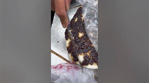 北京街头偶遇切糕大爷 15一斤，这刀法确实歪路边摊美味 Youtube