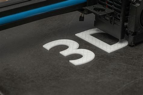 3d 프린터는 흰색 필라멘트 Pla로 3d 단어를 인쇄합니다 3차원 인쇄에 대한 스톡 사진 및 기타 이미지 3차원 인쇄 3차원 형태 검은색 Istock