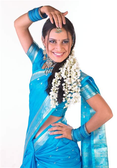 Ragazza Indiana in Una Posa Di Dancing Immagine Stock Immagine di felicità lifestyle 7813023