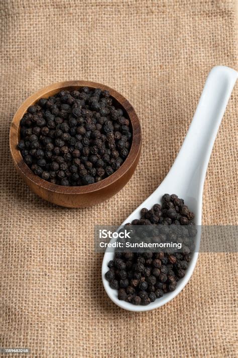 그릇에 신선한 검은 캄보디아 고추 옥수수 요리 준비 향신료 성분 개념 복사 공간 개념에 대한 스톡 사진 및 기타 이미지 개념