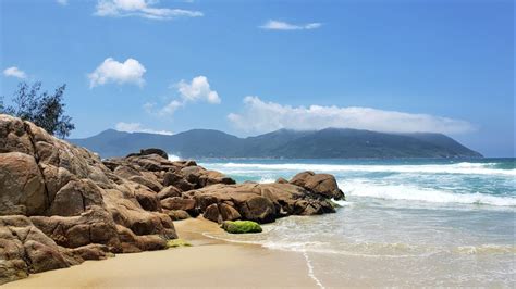 Praia da Solidão paz em meio ao agito de Floripa Passagem Comprada