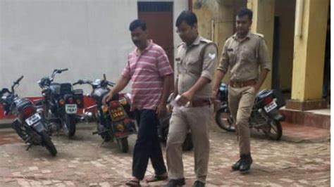 Hathras News हिंदू देवी देवताओं पर अमर्यादित टिप्‍पणी करने वाला बसपा