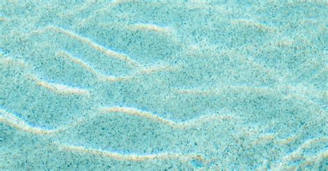 澄んだ水と波紋のある青いプールの写真 Unsplashの水のテクスチャーの画像