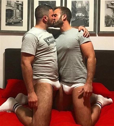 Photo Men Kissing Lpsg