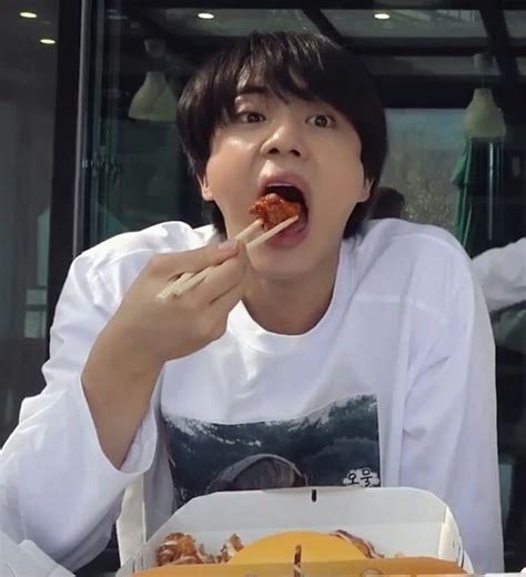 Bts 커뮤니티 포스트 석진시💜 맛있는 점심 먹고 힘내용😍😍