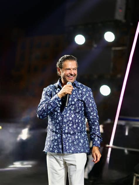 Ragheb Alama Breaks Silence After Controversial Kiss At Egypts Concert Al Bawaba