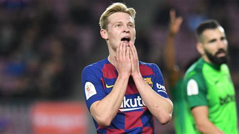 Voetballer Frenkie De Jong Heeft Zijn Amsterdamse Appartement Met