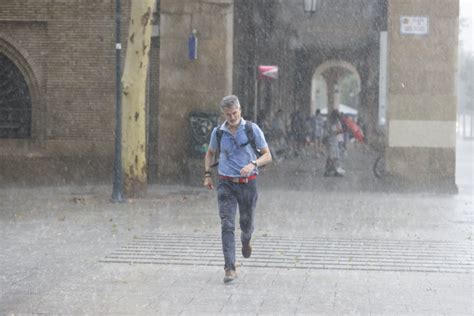 Fotos De La Fuerte Tormenta De Lluvia Y Granizo En Zaragoza Imágenes