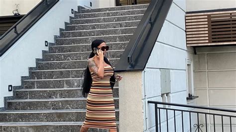 Tijana Ajfon Na Meti Paparaca Nakon što Joj Je Spaljen Automobil