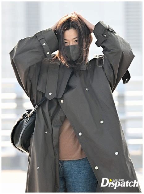 전지현 공항패션 버버리 트렌치 코트 And 롱부츠 가격은 네이트뷰