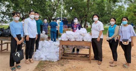 សមាគមន៍នារីកម្ពុជា ខេត្តកោះកុង បានរៀបចំបាយ ម្ហូប ដើម្បីចែកជូនគ្រូពេទ្យ អ្នកជំងឺ