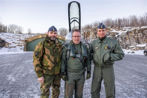 Обучение пилотов на F 16 F 16 для Украины Цензор НЕТ