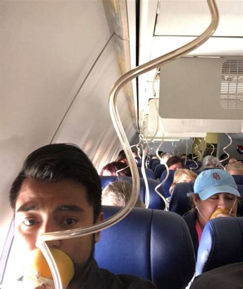 美国客机引擎空中爆炸 现场画面曝光 搜狐大视野 搜狐新闻