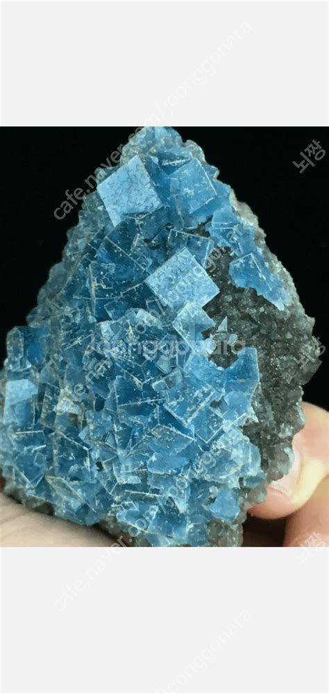 349그램의 블루 플루오라이트 클러스터 광물운석원 중고나라 카페에서 운영하는 공식 사이트