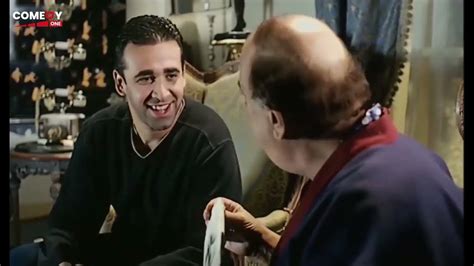 اخده في حضني و اقولو بحبك بحبك يعني انت جاي تهزر معايا يا ظابط بسيوني 😂