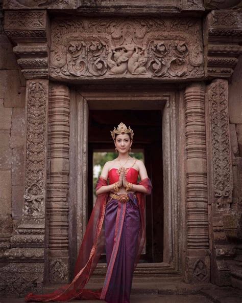 Vẻ đẹp Thần Thánh Của Các Mỹ Nhân Hàng đầu Thái Lan Trong Trang Phục