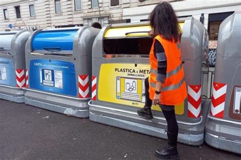 Roma Raccolta Differenziata Nuovi Cassonetti A Campana SullAppia