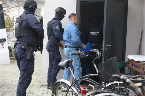 Foto Opsadno Stanje Pred Sudom Specijalci Naoružani Do Zuba Doveli