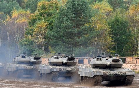 Após semanas de pressão EUA e Alemanha anunciam doações de tanques à