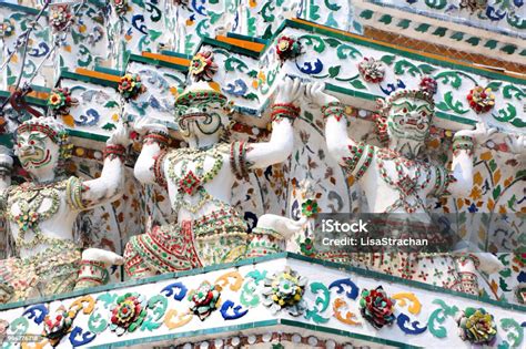 복잡 한 디자인 및 장식 와트 아 룬 또는 새벽의 사원 방콕 태국 숫자 닫습니다 왓 아룬에 대한 스톡 사진 및 기타 이미지 왓 아룬 0명 가까운 Istock