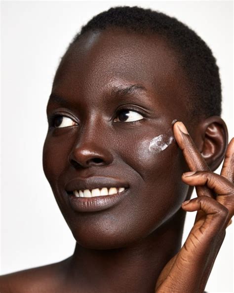 Comment Affiner Et Lisser Le Grain De Peau Et Resserrer Les Pores