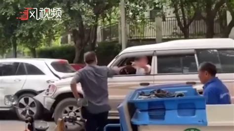 警方通报男子多次故意撞击他人车辆：事发前男子女儿与人发生纠纷凤凰网视频凤凰网