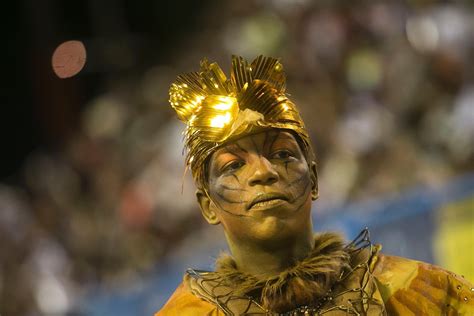 Filha de pastor desfila nua na Sapucaí Ele vai descobrir pela televisão Rio de Janeiro