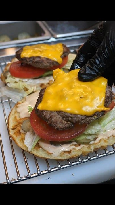 역대급 환상조합 아메리칸 스타일 퀄리티 미친 수제 와플버거 Youtube