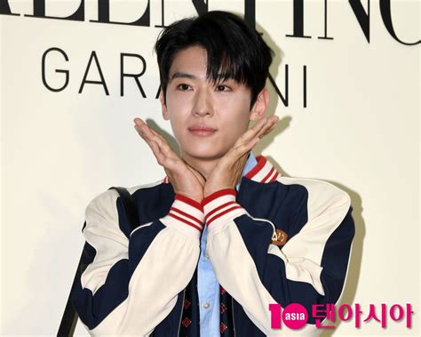 덱스 머리부터 발끝까지 센스 가득남친룩의 정석ten포토 텐아시아