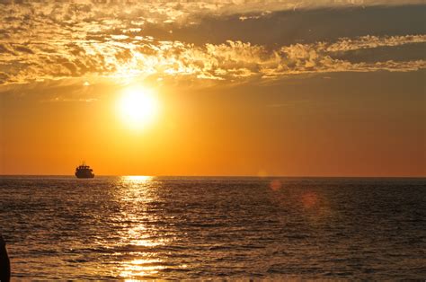 무료 이미지 선셋 비치 수평선 바다 일몰 잔광 태양 해돋이 고요한 대양 물 저녁 육지 햇빛 구름 아침에 붉은 하늘 새벽 웨이브 황혼 반사