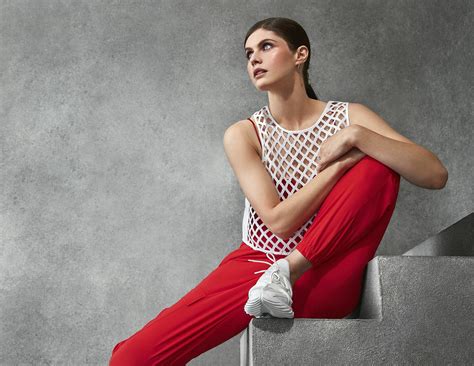 Alexandra Daddario Actress HD Wallpaper HD Celebrities K Wallpapers Images And