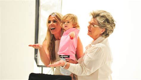 GALERIA Adriane Galisteu faz campanha em família