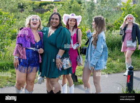 Edinburgh Scotland Uk 7th June 2024 ‘swifties Make Their Way To The Opening Night Of