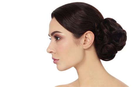 30 Trending Krullend Haar Buns In 2022 Dutch Hairshop