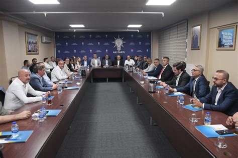 Büyükkılıç Ak Parti Kayseri İl Başkanlığı Yeni Yönetimini Tebrik Etti