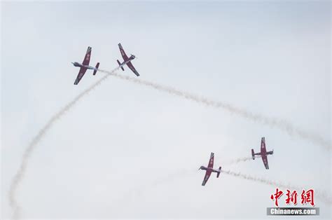 2023年长春航空展：“天之翼”飞行表演队空中展示 长春航空展