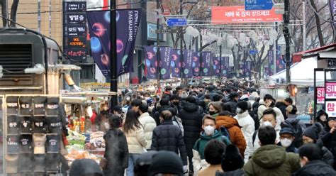 물가 오르고 이자 늘더니 3분기 가계 여윳돈 74조 급감