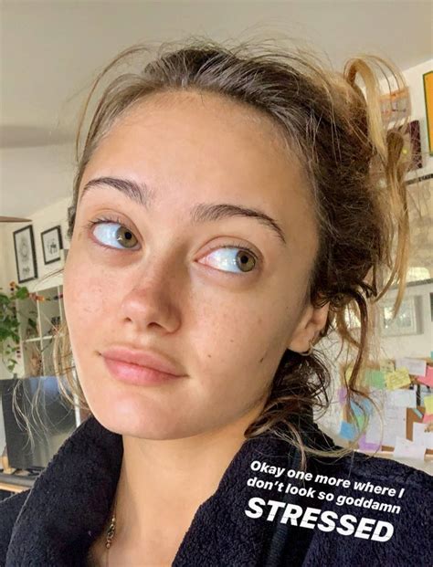 Casual Ella Is Best Ella Scrolller