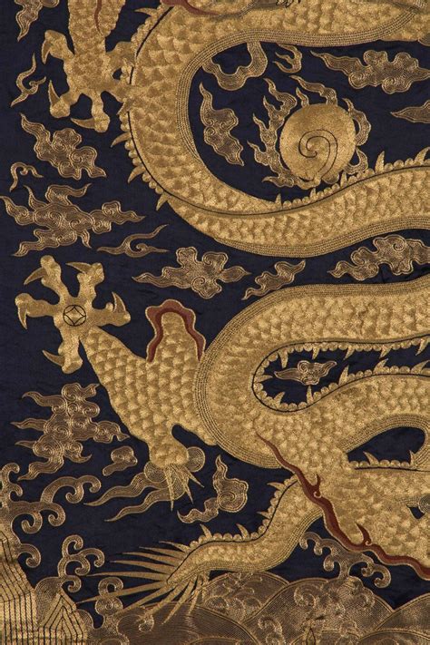 China Qing Dynasty Embroidery Hanging Panel Dragon Pattern