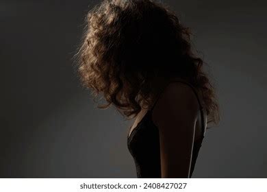 Jeunes filles nues et poilues résultats millier dimages libres de droits de photos de