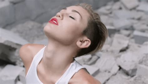 Miley Cyrus Wrecking Ball S Rqueenmileycyrus