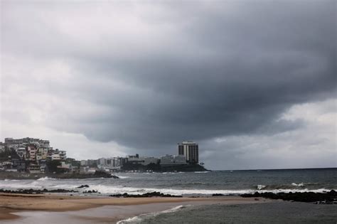 Salvador é a 3ª cidade em que mais choveu no Brasil nas últimas 24h
