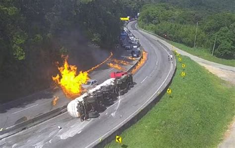 Video Ethanol Truck Explosion Incinerates Dozens Of Vehi