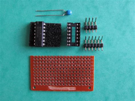 PICAXE Thermometer Prototype With DS18B20 Sensor And LCD Display