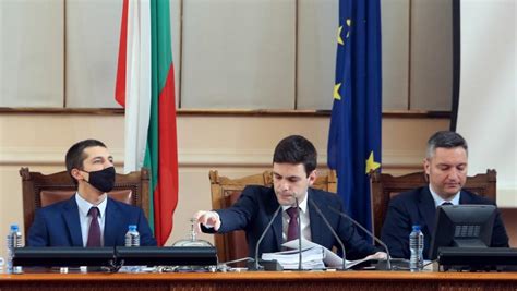 Депутатите приеха с шеги и лични нападки държавния бюджет за 2022 година на първо четене 3e News